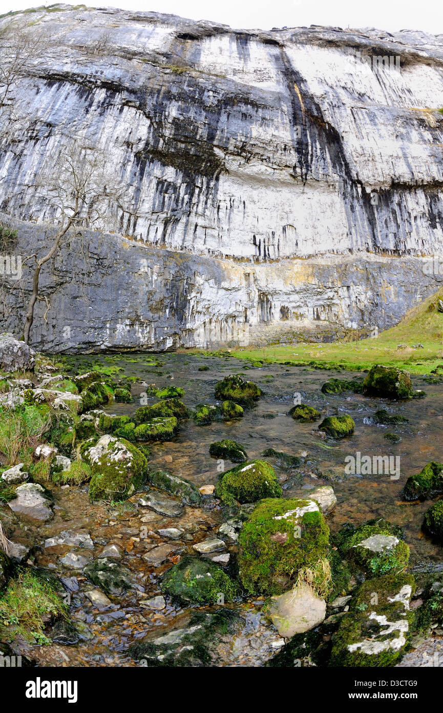 The tall limestone cliffs at Malham Cove in the Yorkshire Dales Stock ...