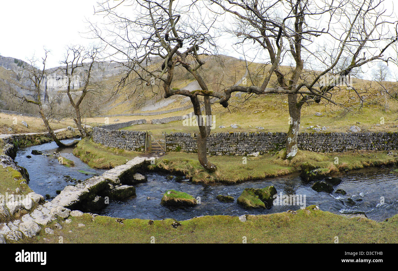 Footbridge beck stream river hi-res stock photography and images - Alamy
