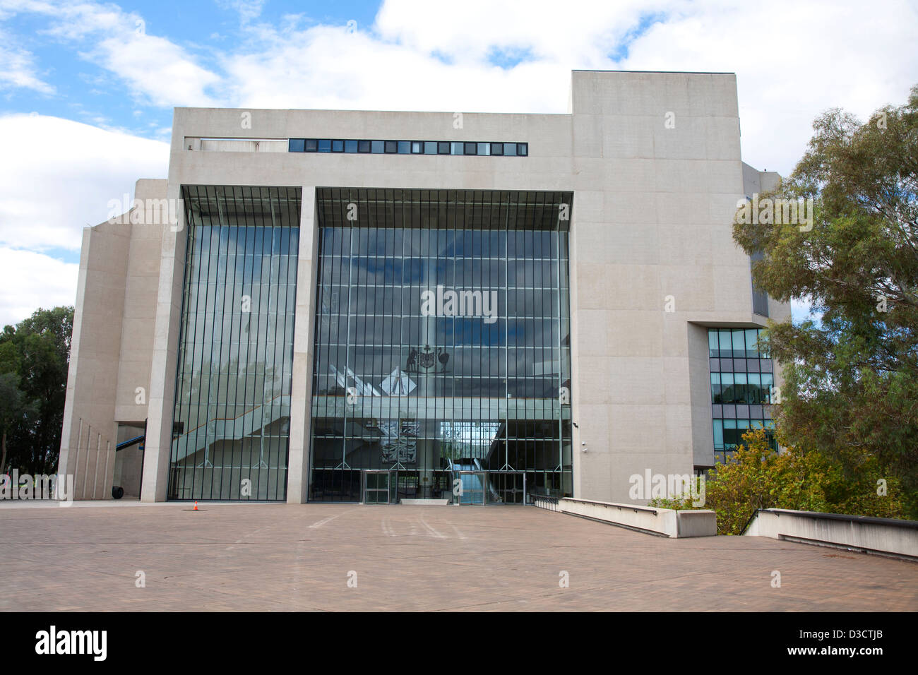 The main entrance to The High Court of Australia is an outstanding ...