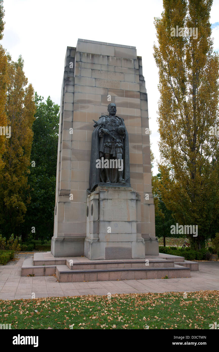 Statue of king george 5th hi-res stock photography and images - Alamy