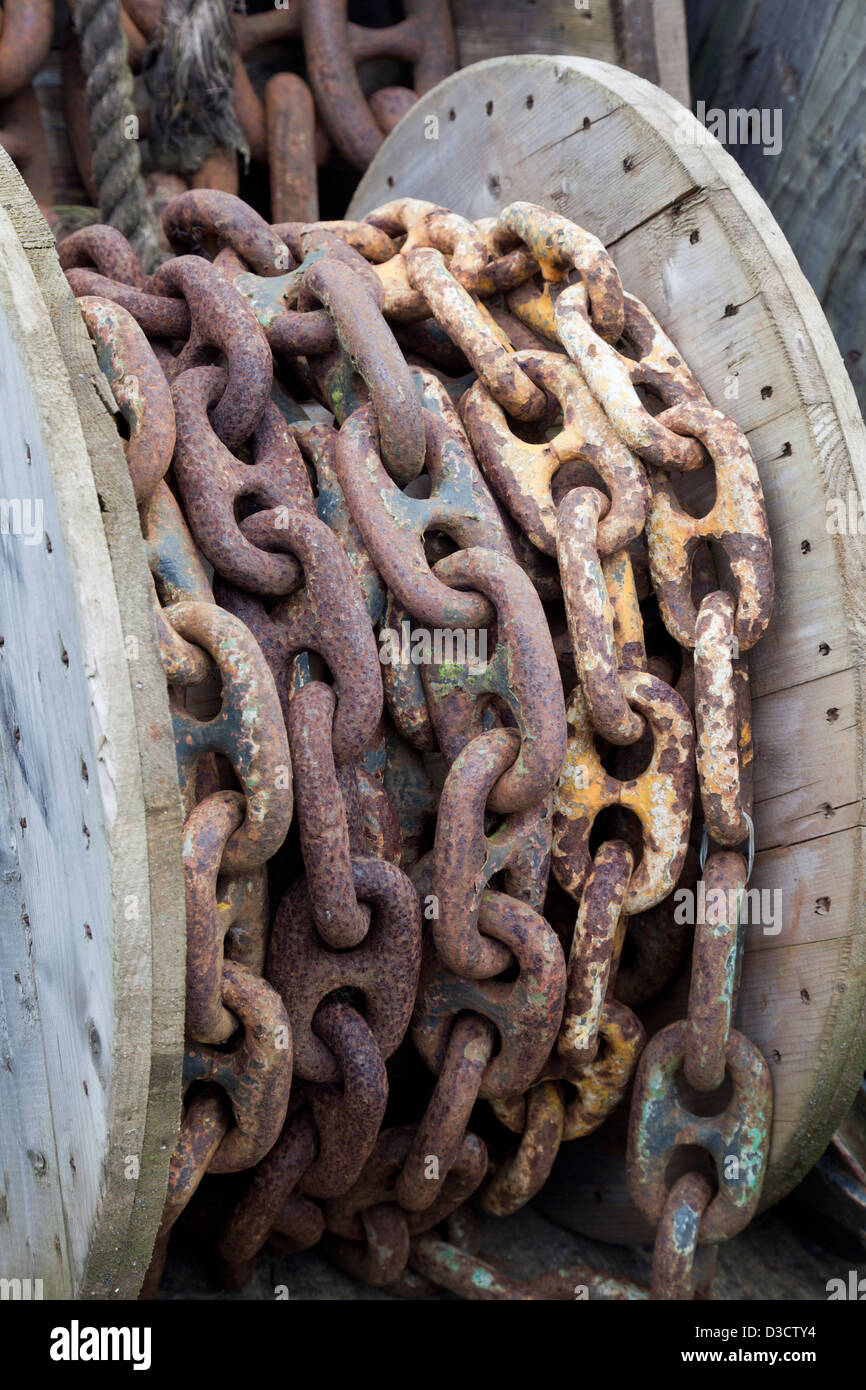 Old chain hi-res stock photography and images - Alamy
