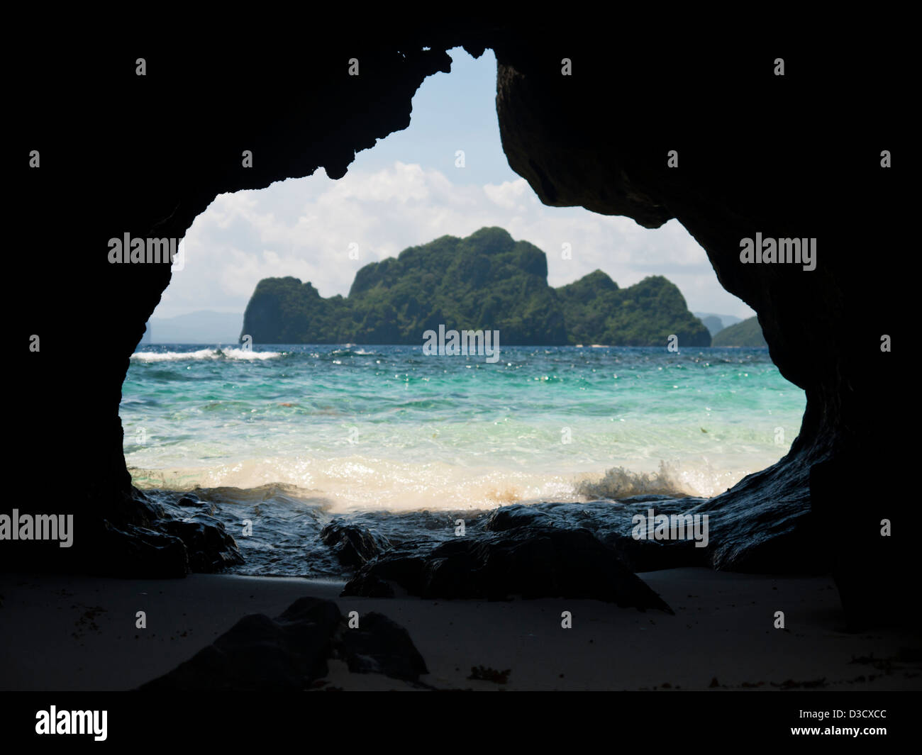 Rocky sea cave hi-res stock photography and images - Alamy