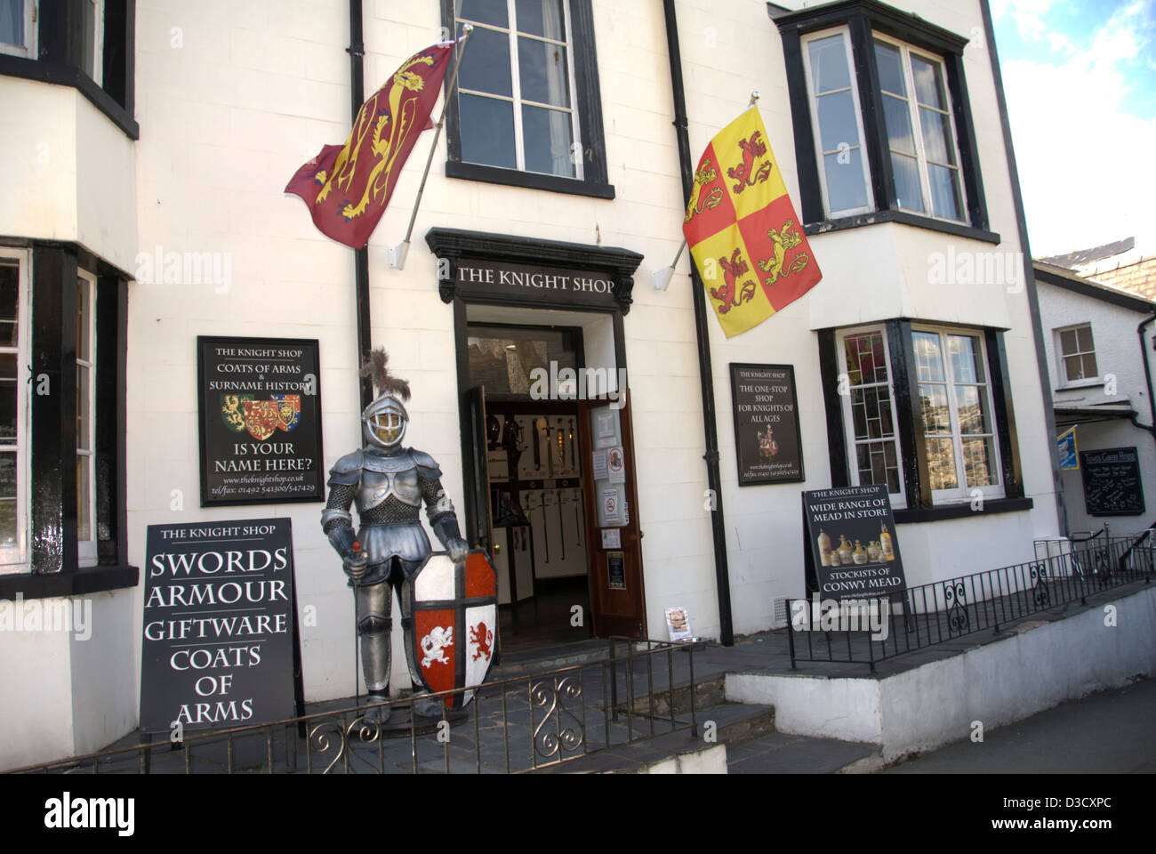 WALES; CAERNARVONSHIRE; ; THE KNIGHT'S SHOP IN CONWY Stock Photo - Alamy