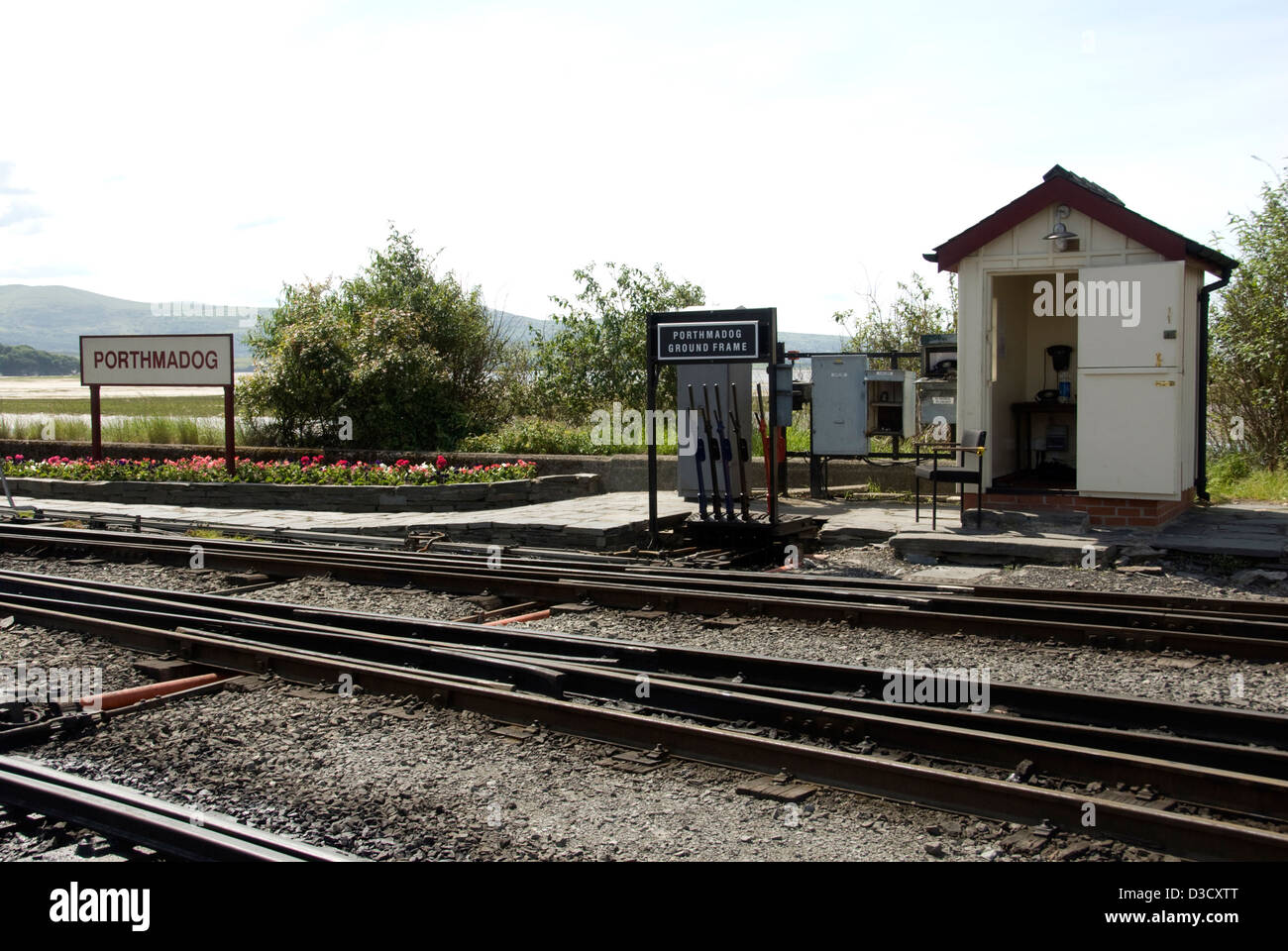 Railway signal boxes hi-res stock photography and images - Alamy
