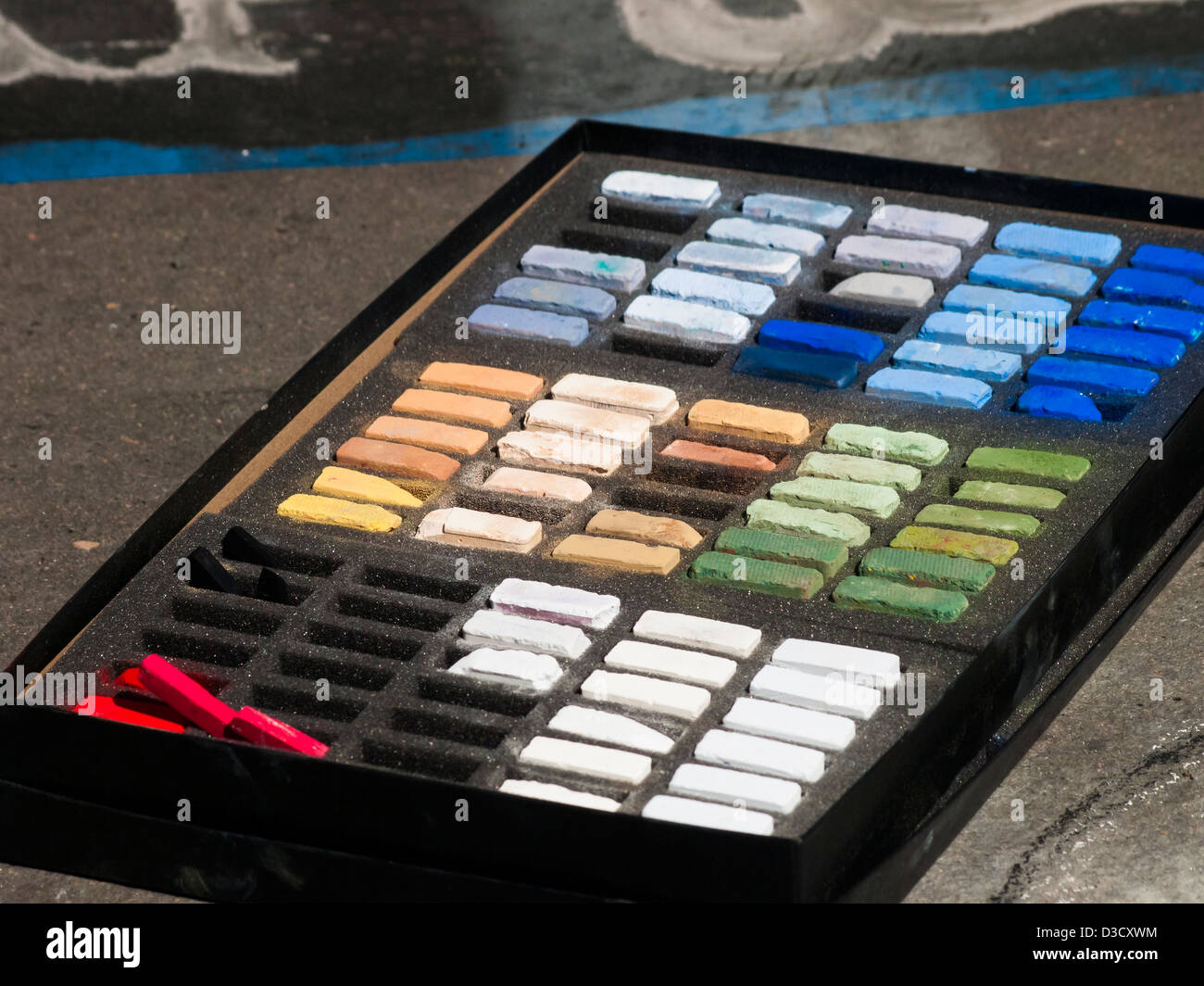 Street art in chalks hi-res stock photography and images - Alamy