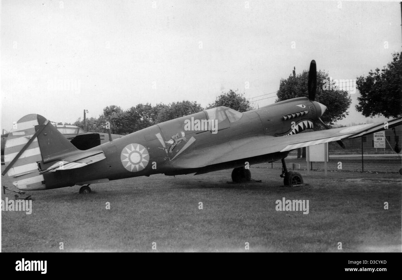 Tp 40n warhawk hi-res stock photography and images - Alamy