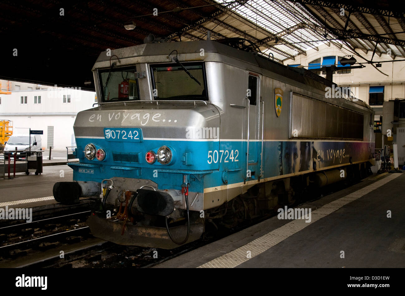 sncf,electric locomotive,class BB 7200,507242,vienne,alsthom mte,gare d'austerlitz,paris,france ...