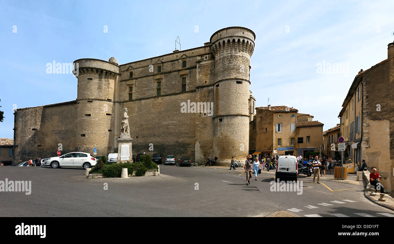 Gordes castle hi-res stock photography and images - Alamy