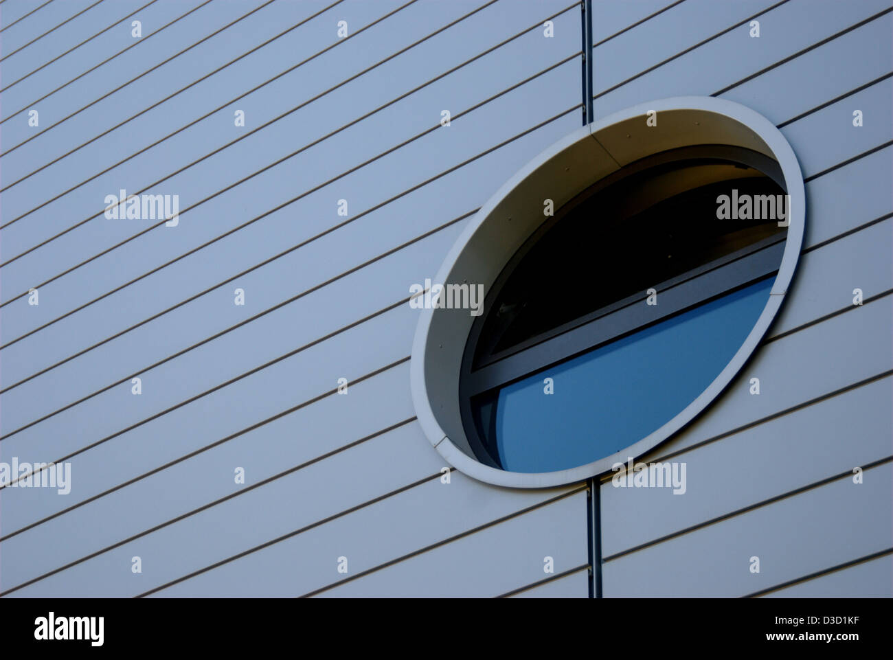 Round building exterior hi-res stock photography and images - Alamy