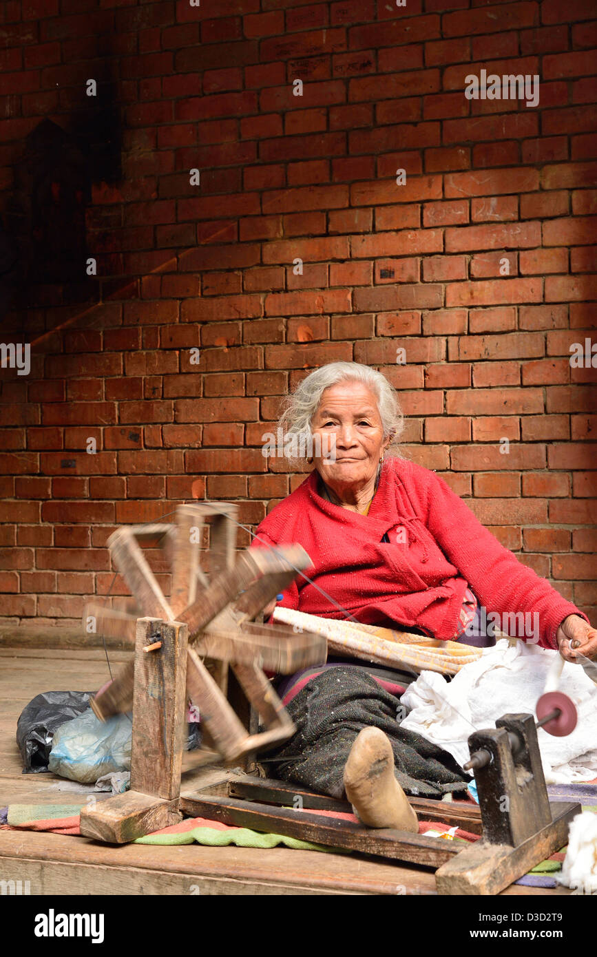 Nepalese lady spinning wool on a traditional frame Stock Photo - Alamy