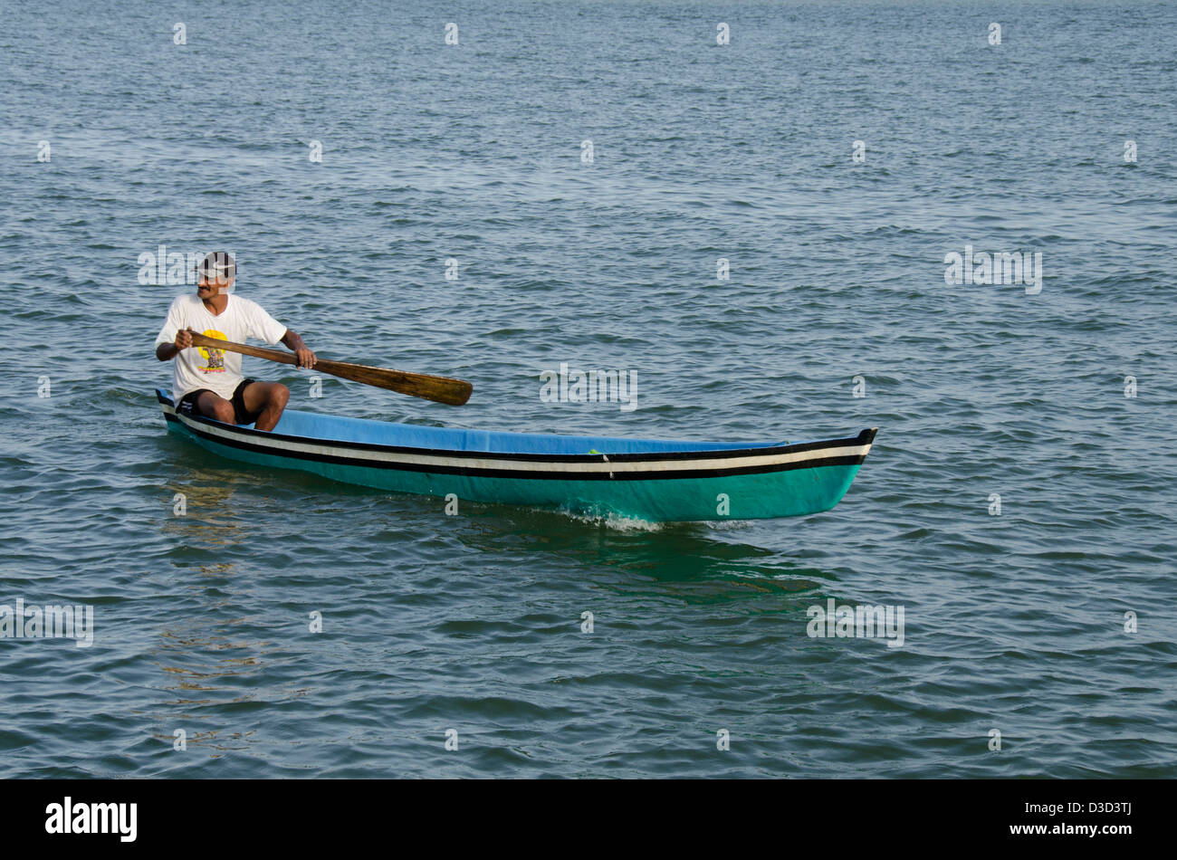 Man paddling canoe hi-res stock photography and images - Alamy