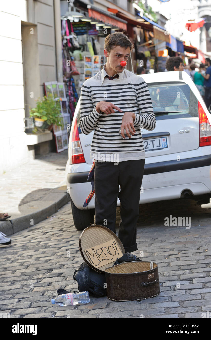 Paris montmartre mime artist hi-res stock photography and images - Alamy