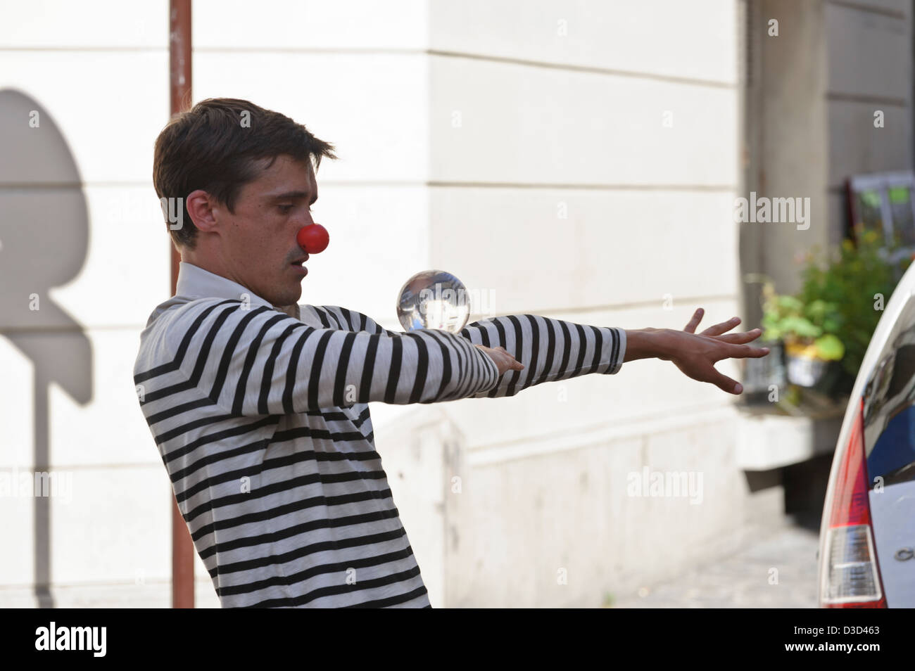 Paris montmartre mime artist hi-res stock photography and images - Alamy