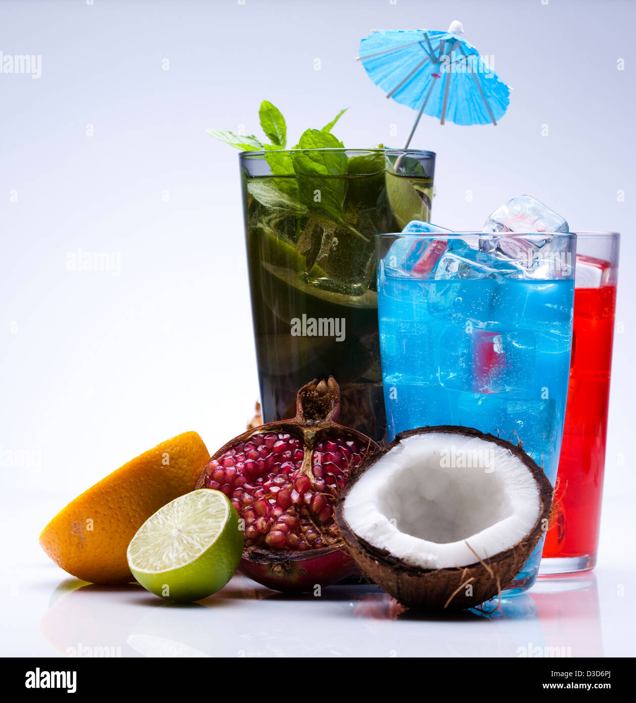 Cocktails,alcohol drinks with fruits Stock Photo - Alamy