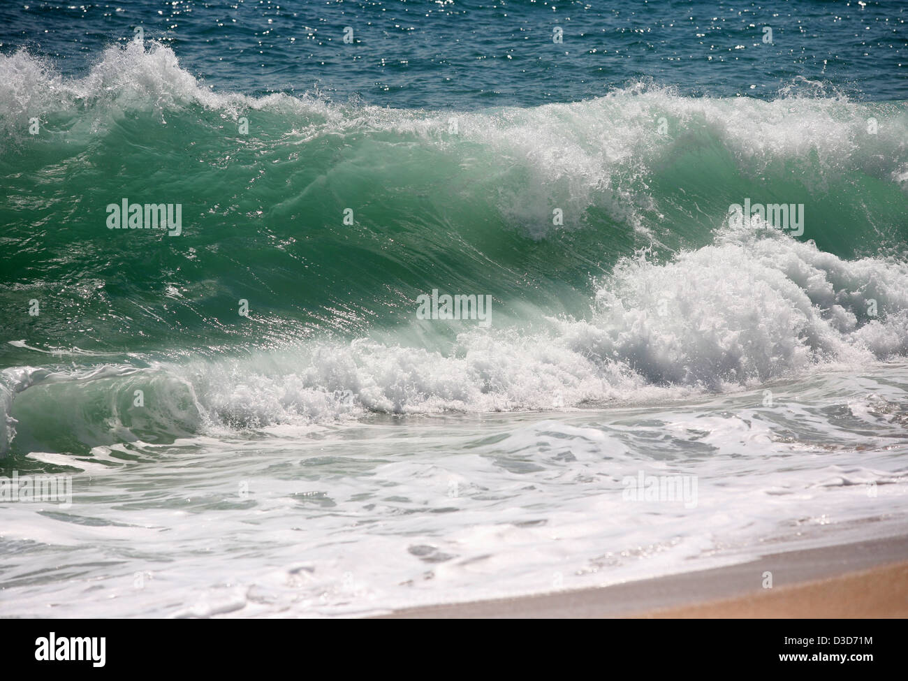 Wave crashes on beach hi-res stock photography and images - Alamy
