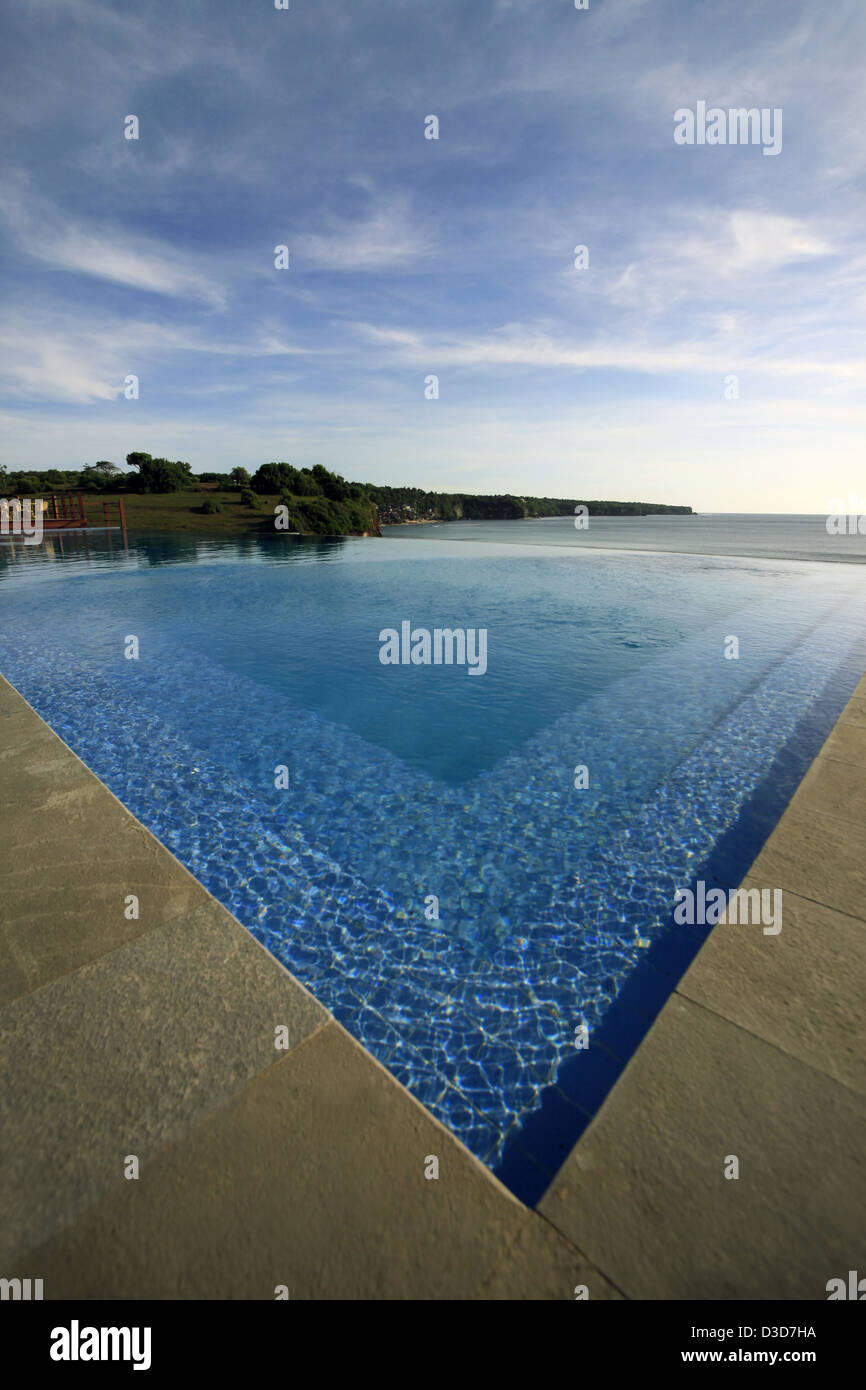Blue water in the swimming pool passing in ocean Stock Photo - Alamy