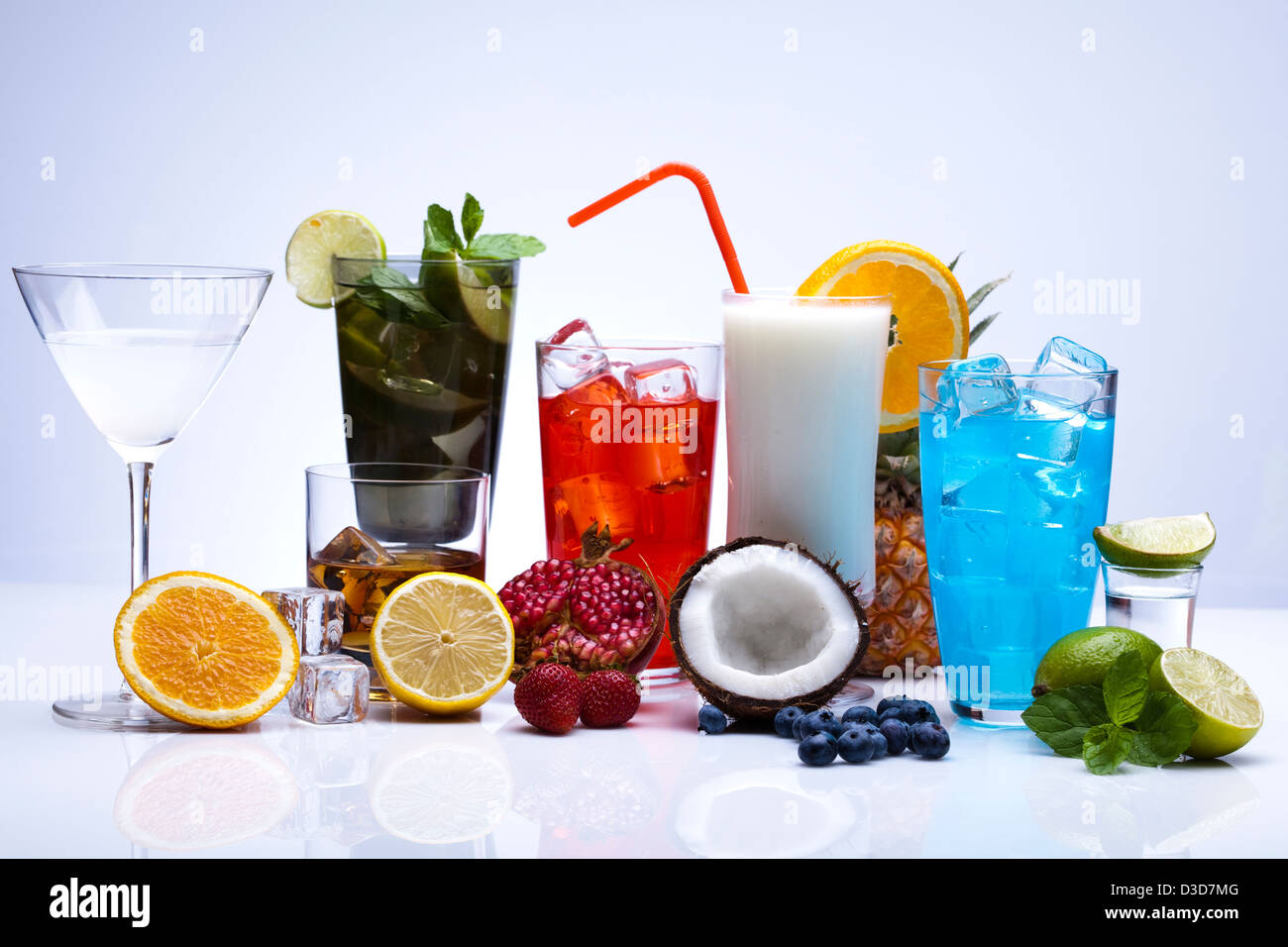 Cocktails,alcohol drinks with fruits Stock Photo - Alamy