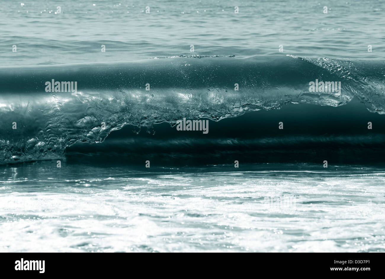 Wave crashes on beach hi-res stock photography and images - Alamy