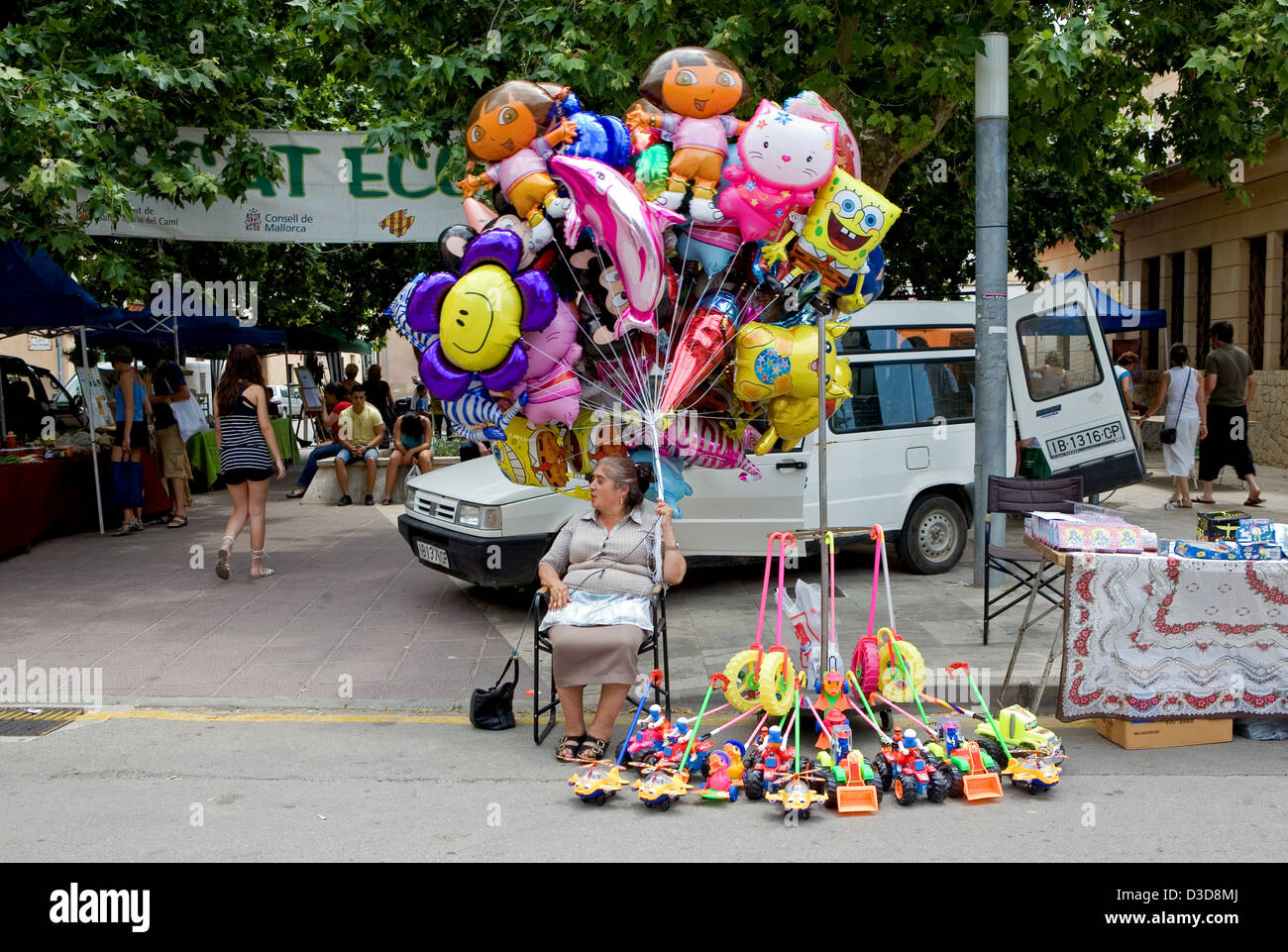 Selling balloons hi-res stock photography and images - Alamy