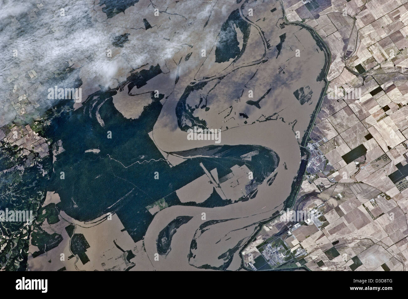 Mississippi River Flooding (NASA, International Space Station, 05/12/11 ...