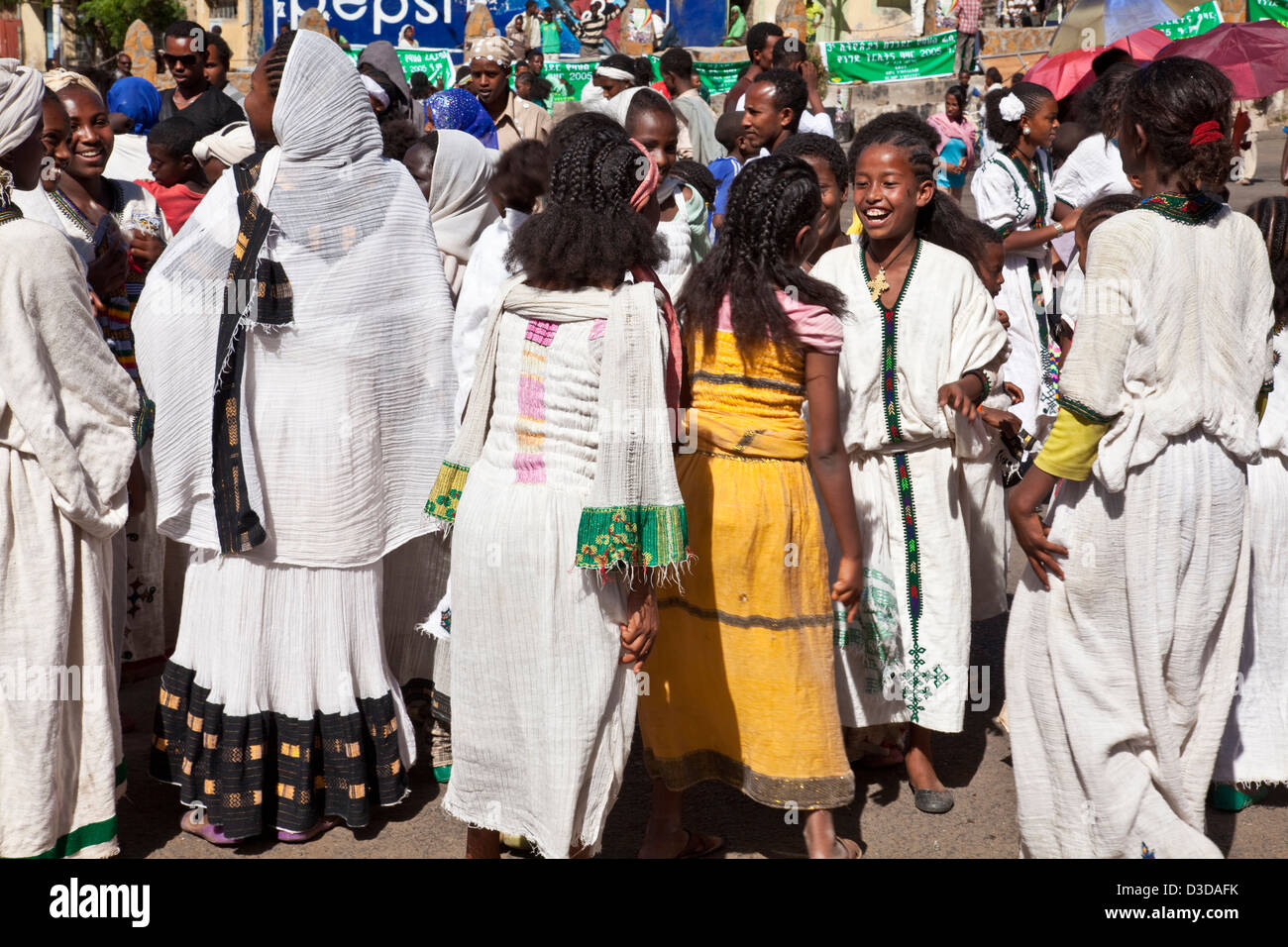 Ethiopian girl dancing tradition ethiopian hi-res stock photography and ...