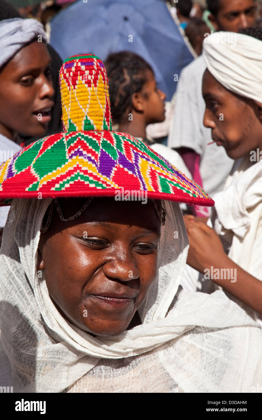 Ethiopian girl dancing tradition ethiopian hi-res stock photography and ...