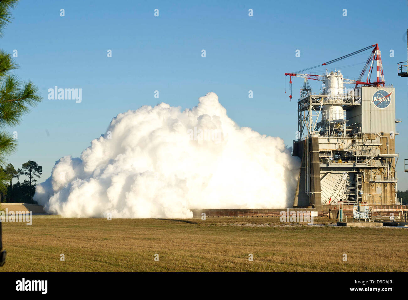 J 2 rocket engine hi-res stock photography and images - Alamy