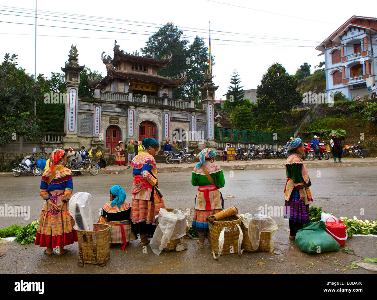 Bac Ha Sunday market Vietnam, Lao Cai Province, Flower Hmong minority ...