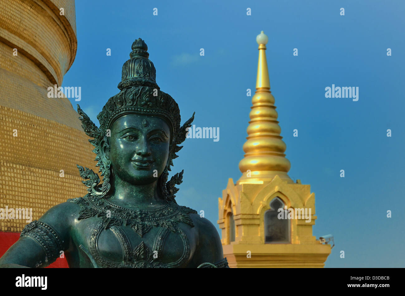Emerald buddha bangkok hi-res stock photography and images - Alamy
