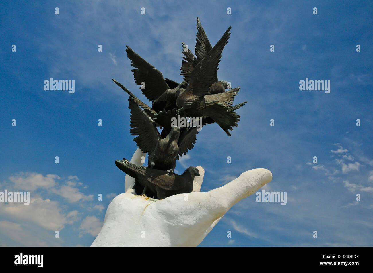 Hand of peace sculpture in Kusadasi, Turkey Stock Photo - Alamy
