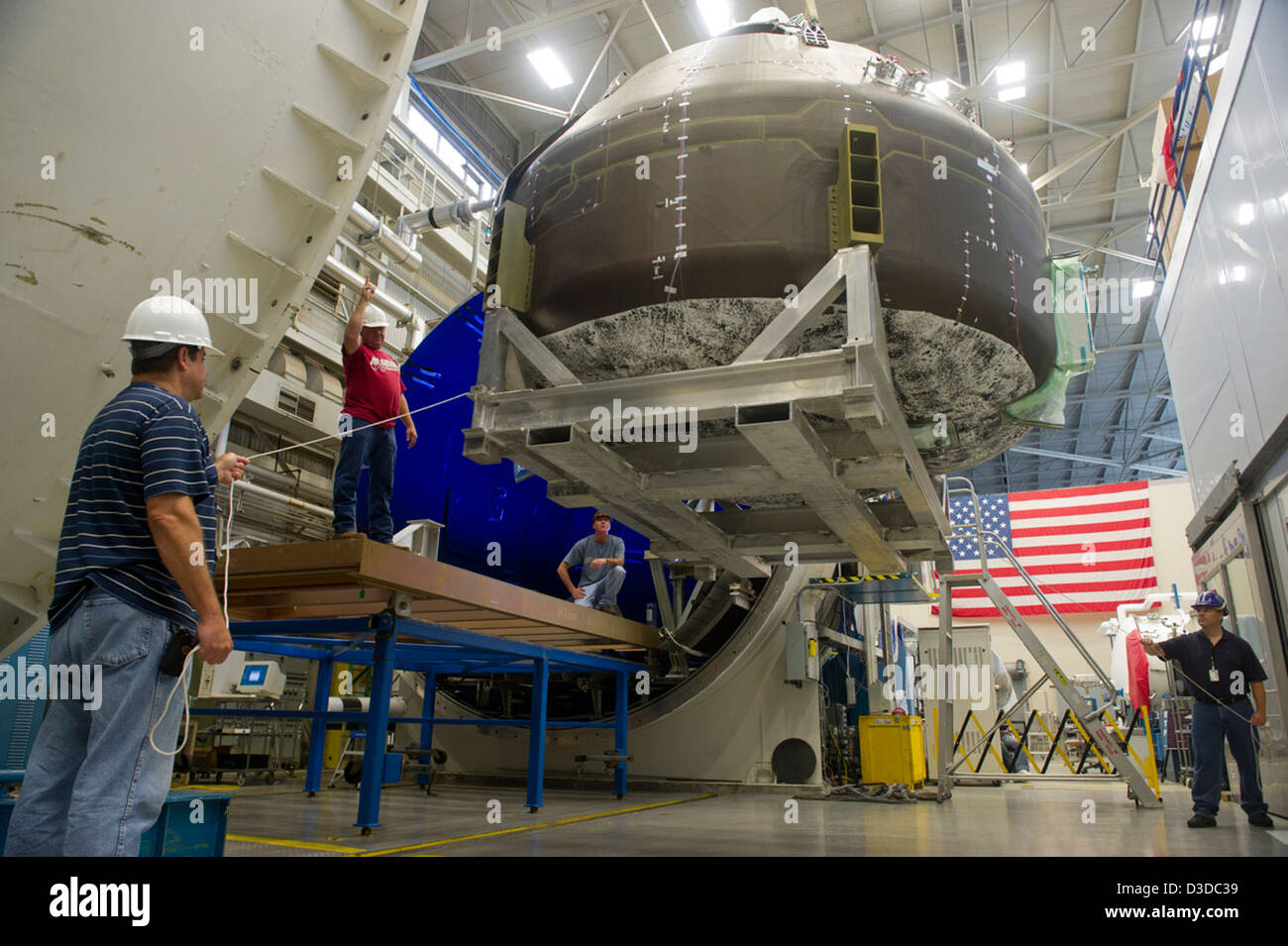 NASA's Composite Crew Module undergoes environmental testing in a ...