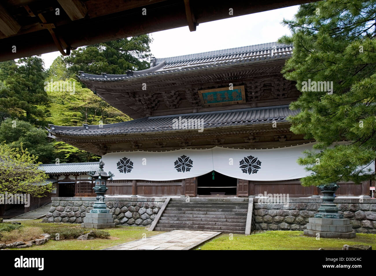 The Butsuden Buddha Hall with temple crest banner at the Soto sect Zen ...