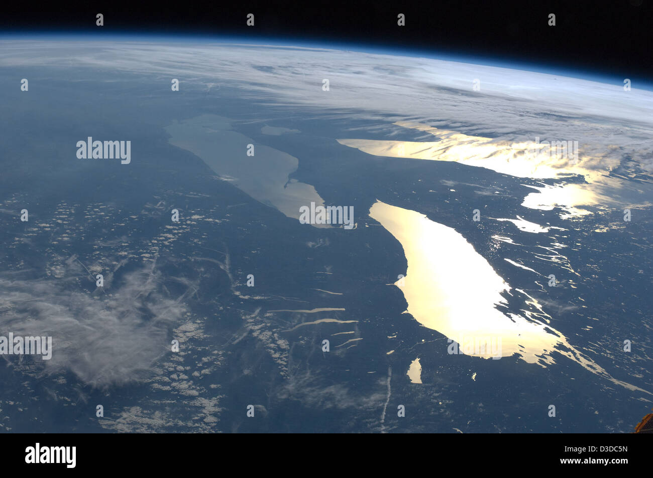 Great Lakes in Sunglint (NASA, International Space Station, 06/14/12 ...