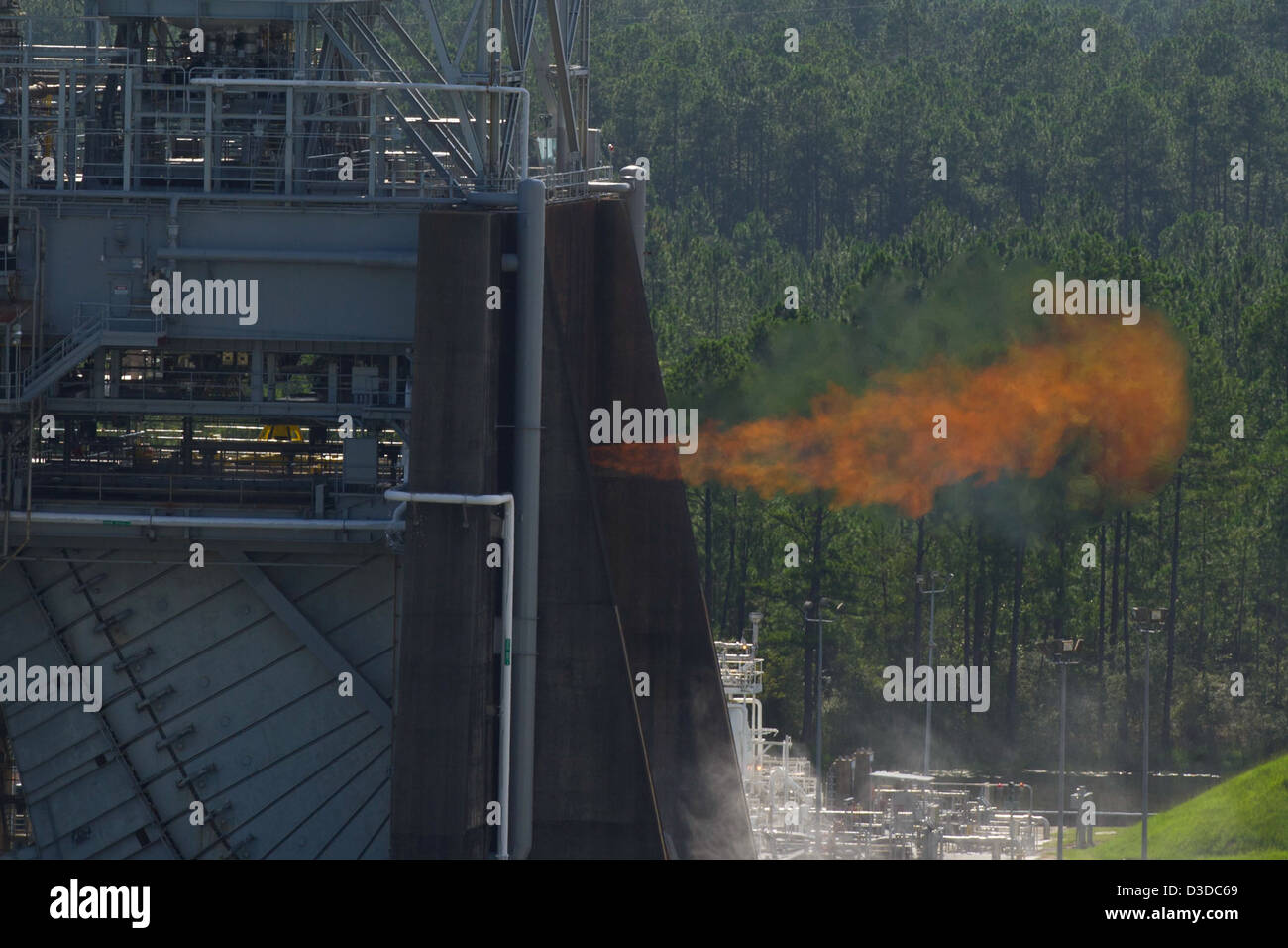 NASA's J-2X engine testing at Marshall Space Flight Center sets ...