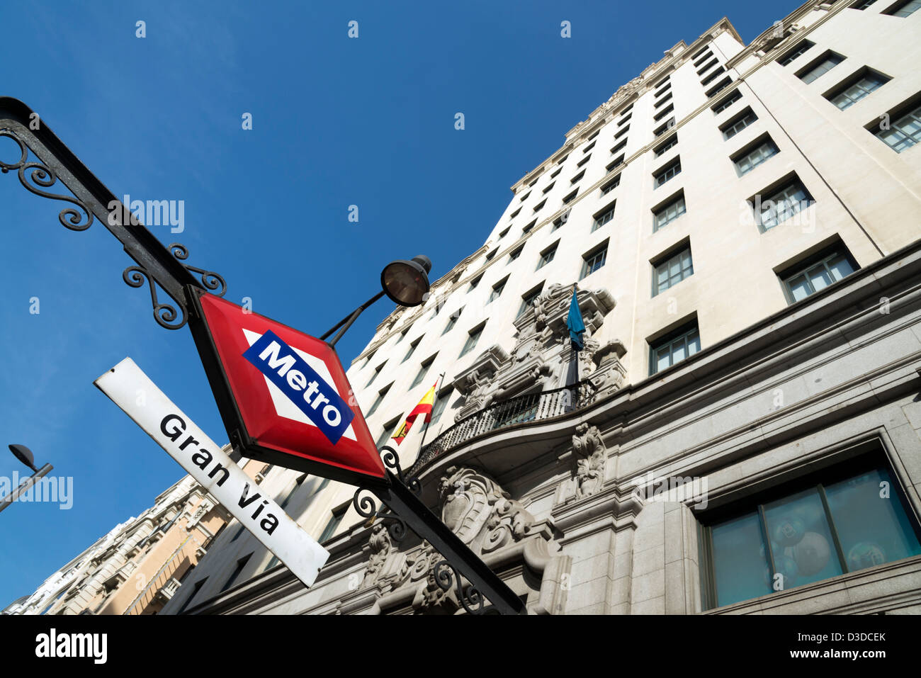 Telefonica building on Gran Via, Madrid, Spain Stock Photo - Alamy