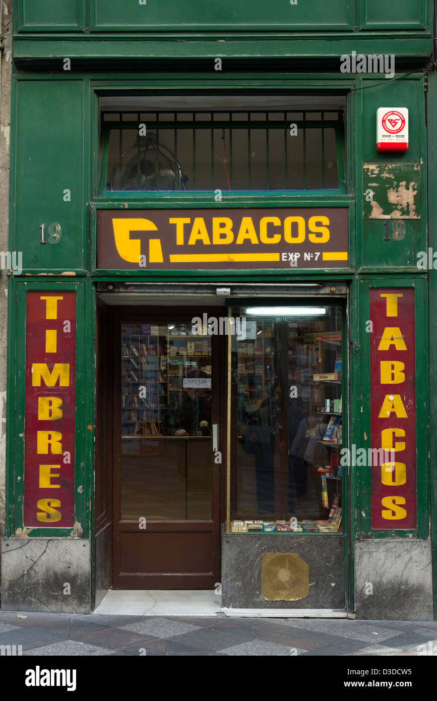 Shop front madrid spain hi-res stock photography and images - Alamy