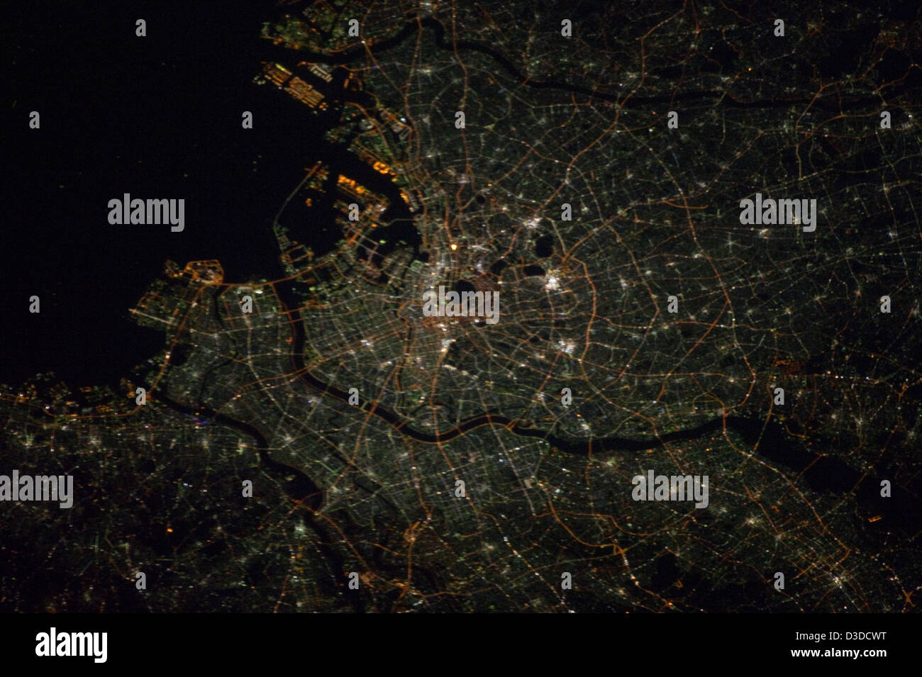 NASA’s Earth observation team captures an image of Tokyo at night from ...