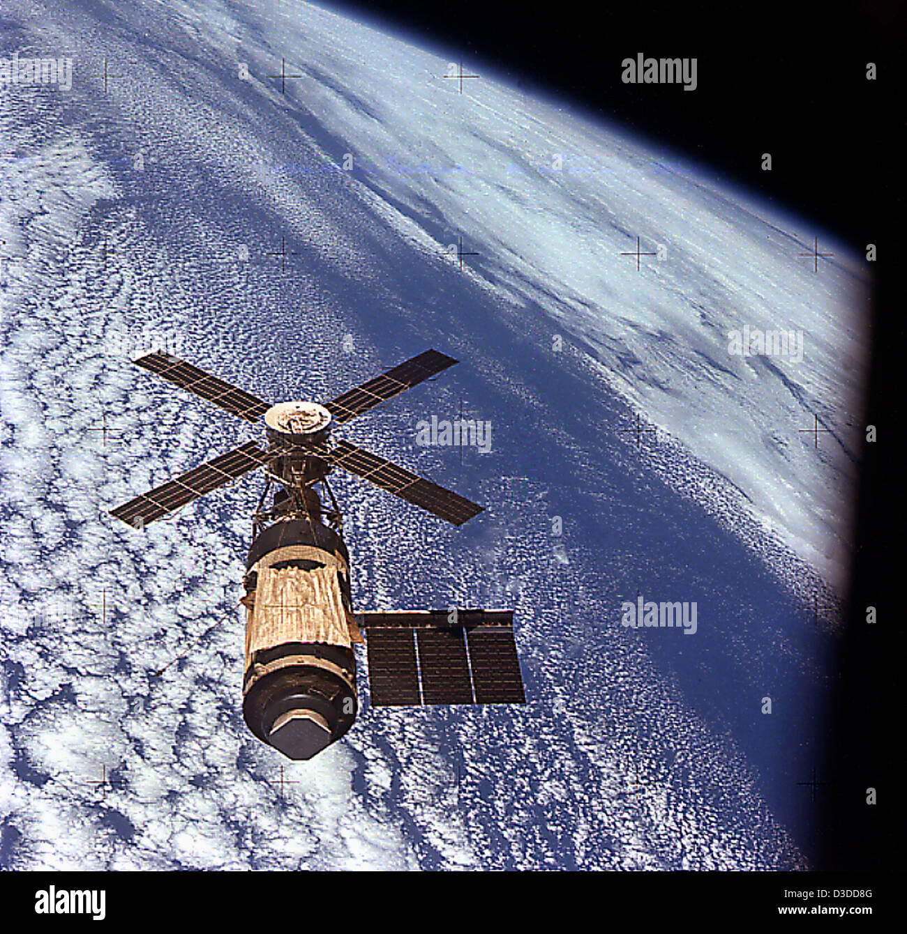 Skylab in Orbit (NASA Archive, 11/16/73 Stock Photo - Alamy