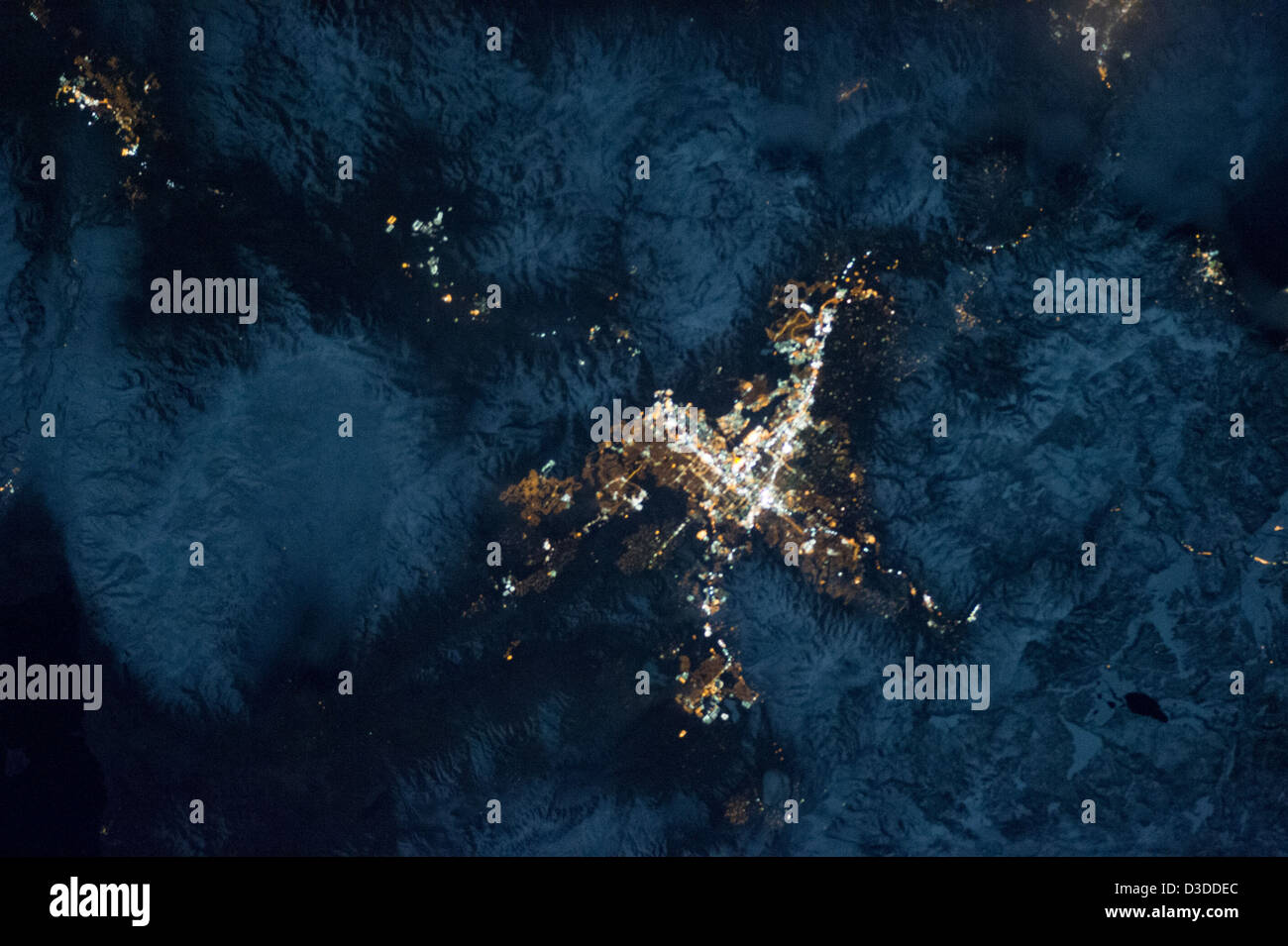 NASA's International Space Station captures a stunning night view of ...