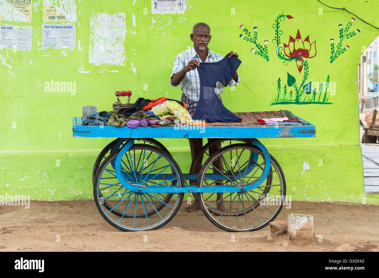 Man washerman washing clothes india High Resolution Stock Photography ...
