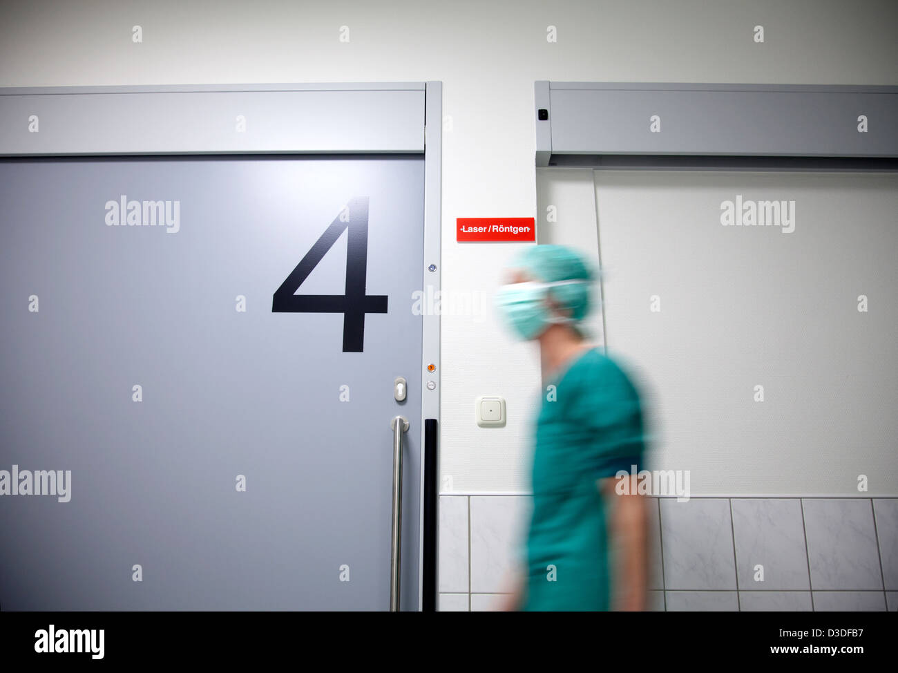 Operating room door hi-res stock photography and images - Alamy