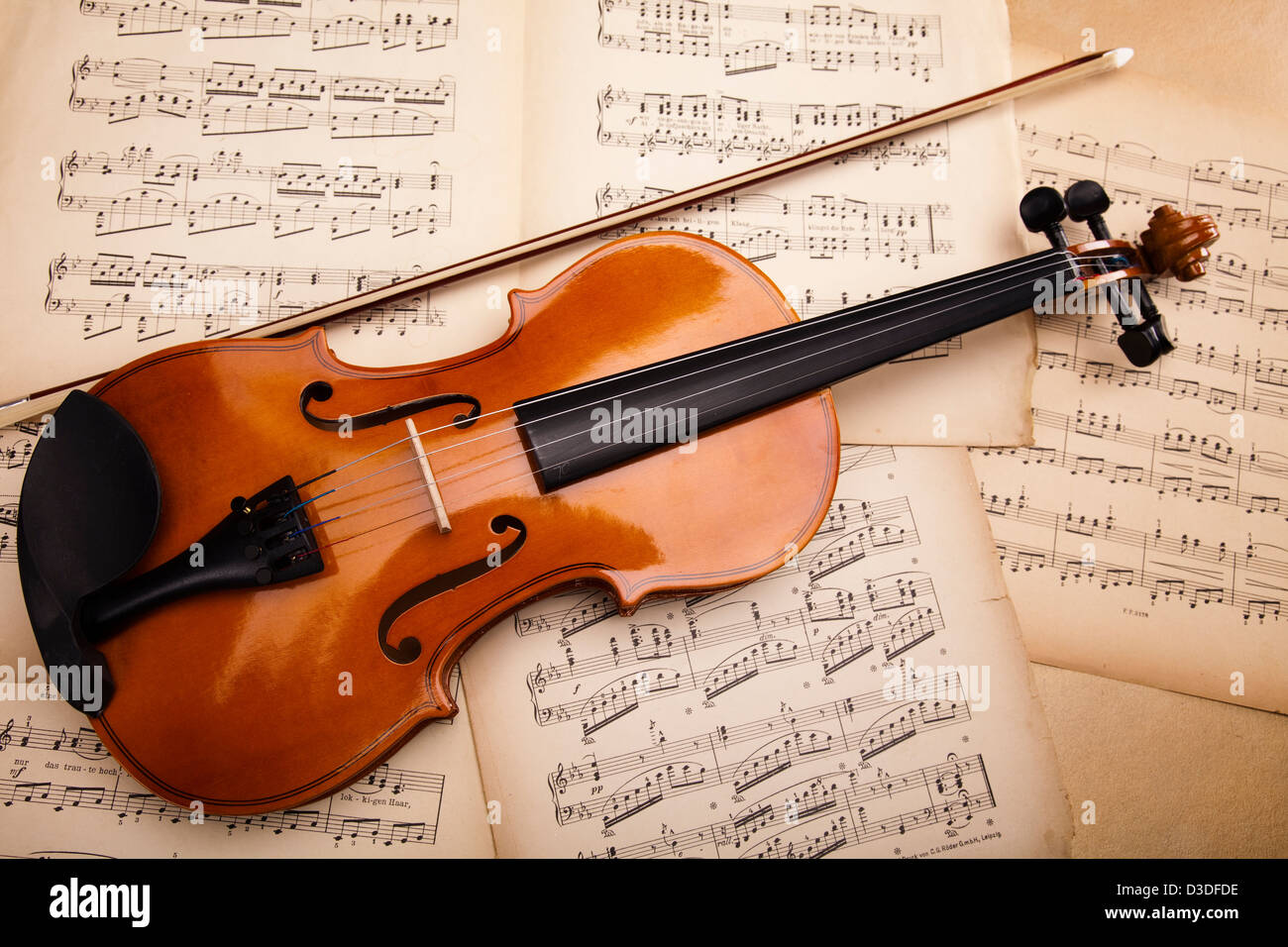 Old violin background Stock Photo - Alamy