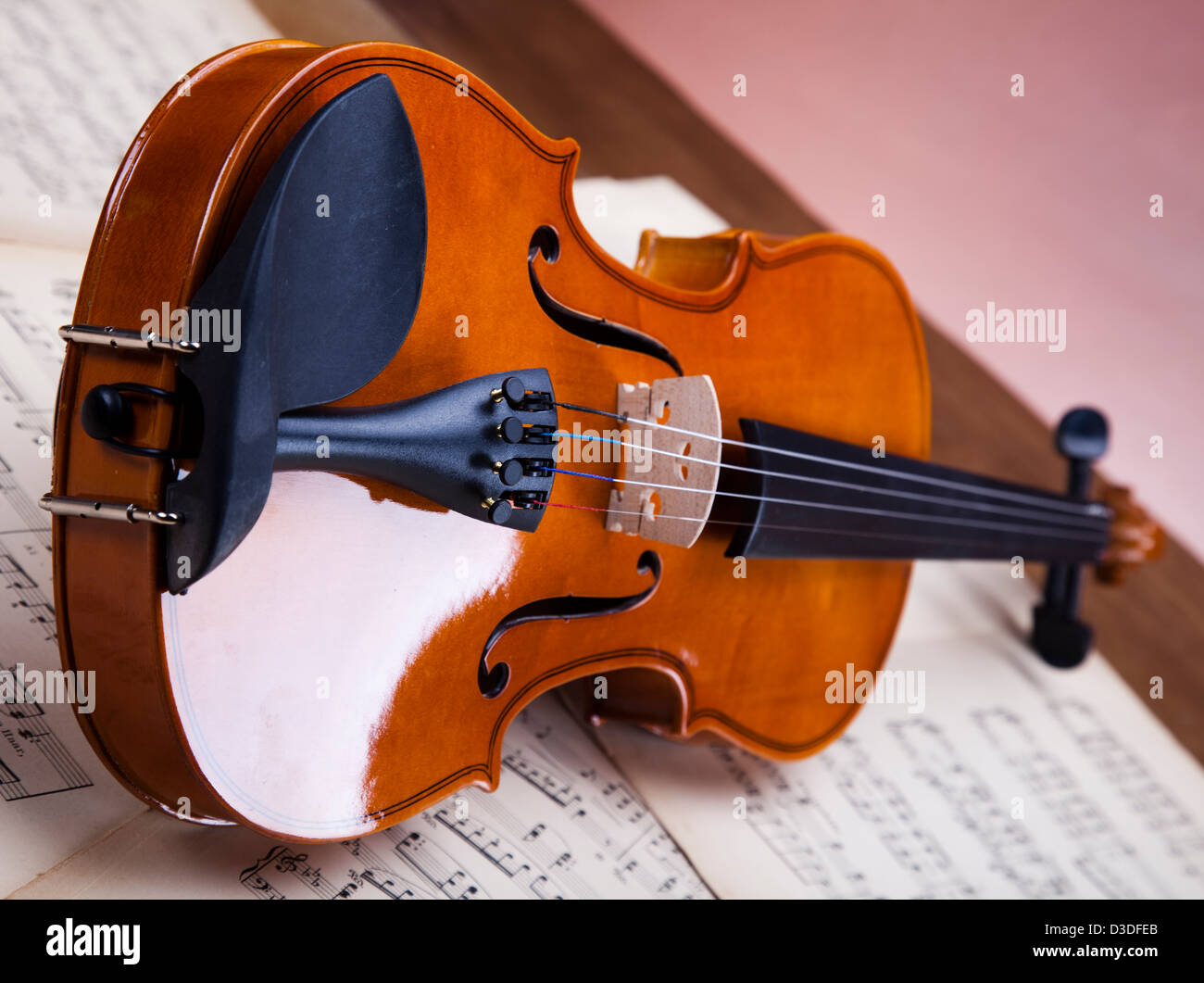 Old violin background Stock Photo - Alamy