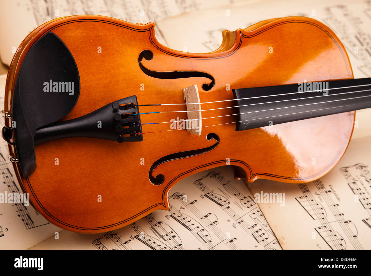Old violin background Stock Photo - Alamy