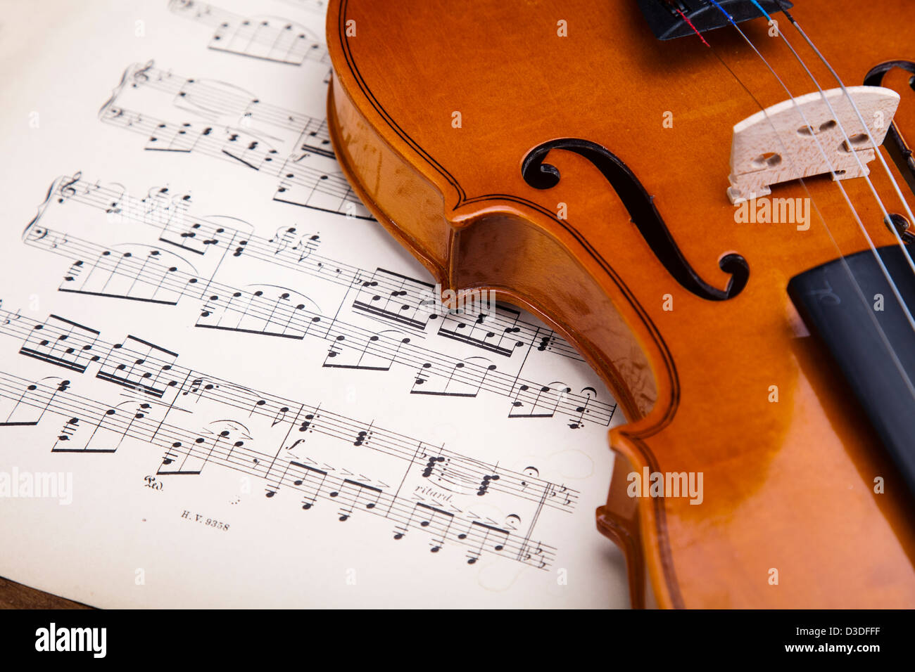 Old violin background Stock Photo - Alamy