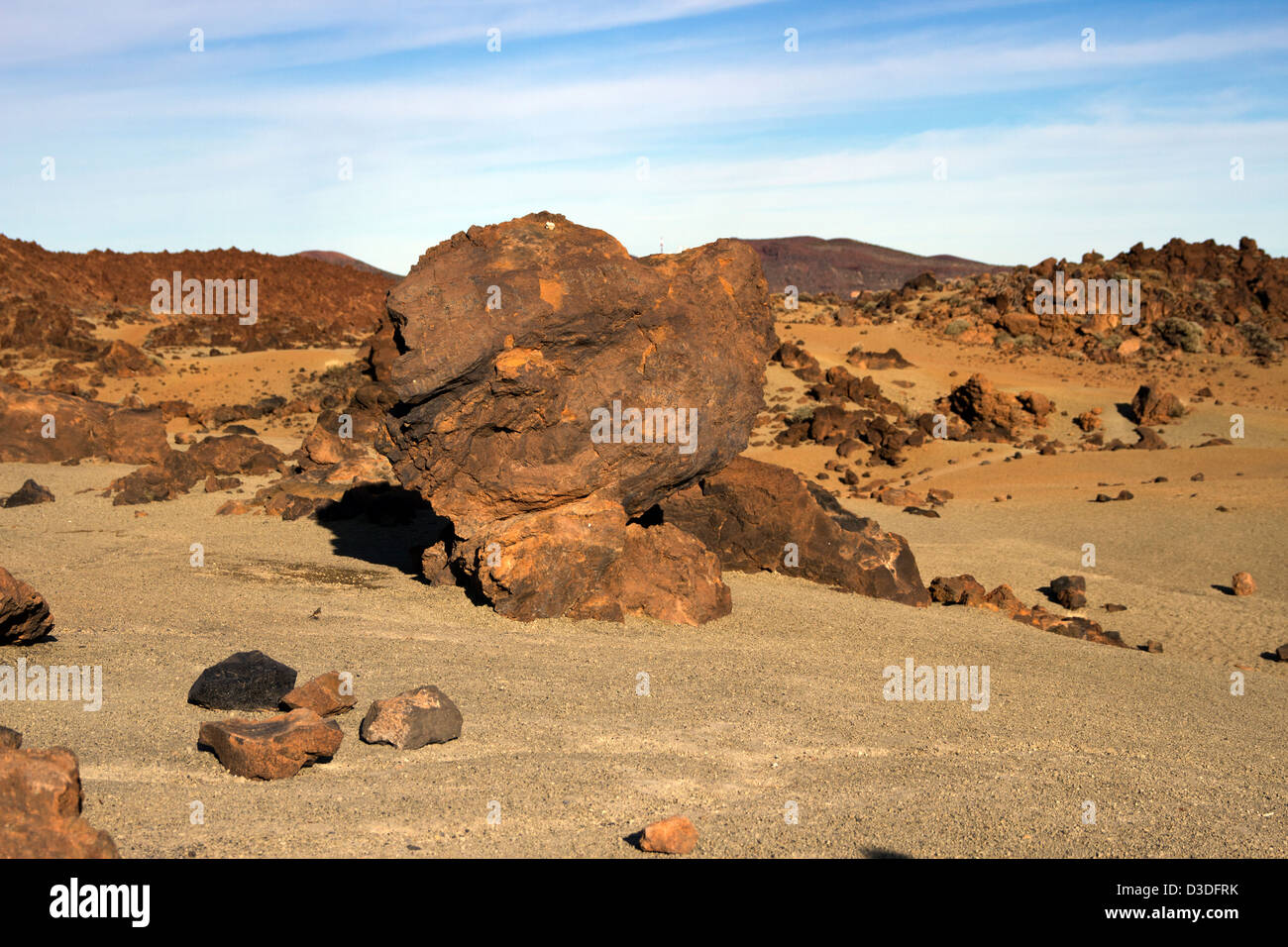 Barren desert hi-res stock photography and images - Alamy