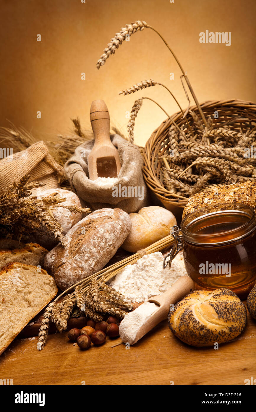 Variety of whole wheat bread Stock Photo - Alamy