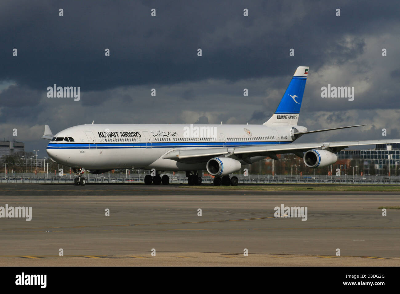 KUWAIT AIRWAYS AIRBUS A340 Stock Photo - Alamy