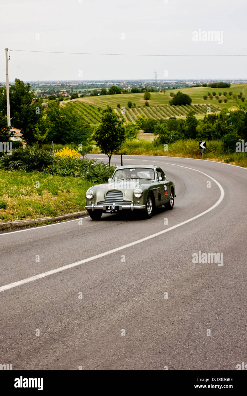 Classic car rural road hi-res stock photography and images - Alamy