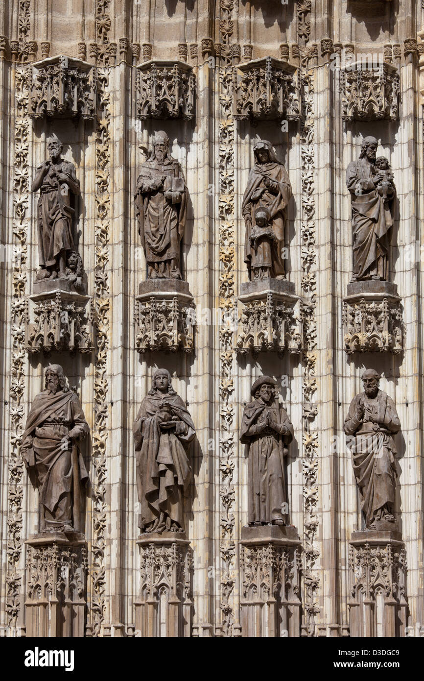 Gothic relief sculptures hi-res stock photography and images - Alamy